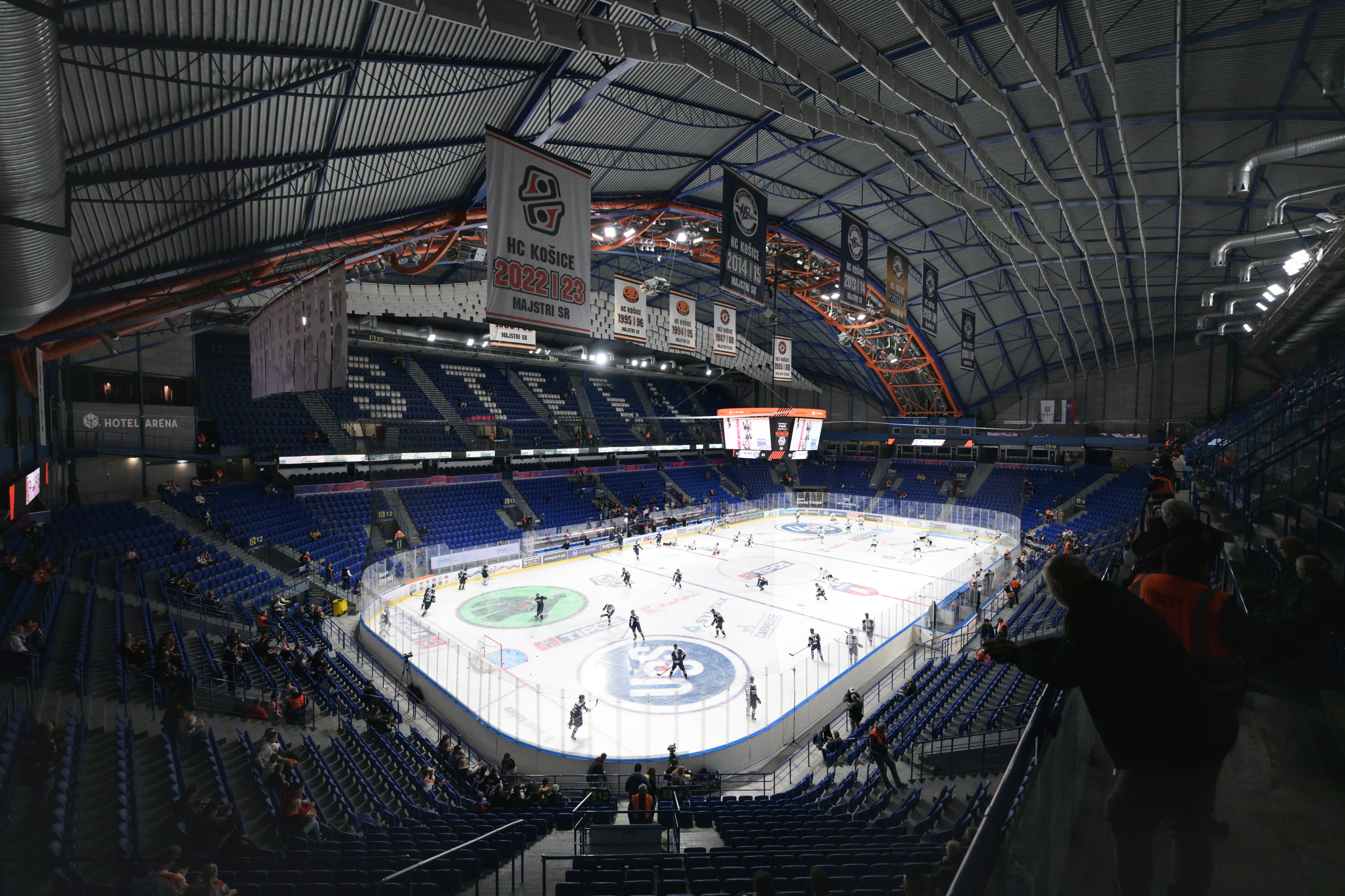 Zrekonštruovaná Steel aréna oficiálne otvorená derby HC Košice - Slovan ...